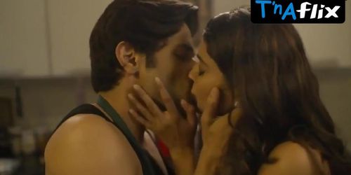 Kavya Thapar Sexy Scene In Ek Mini Katha