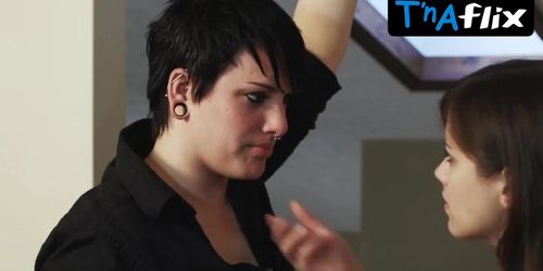 Marylee Osborne Lesbian Scene In Awkward Thanksgiving