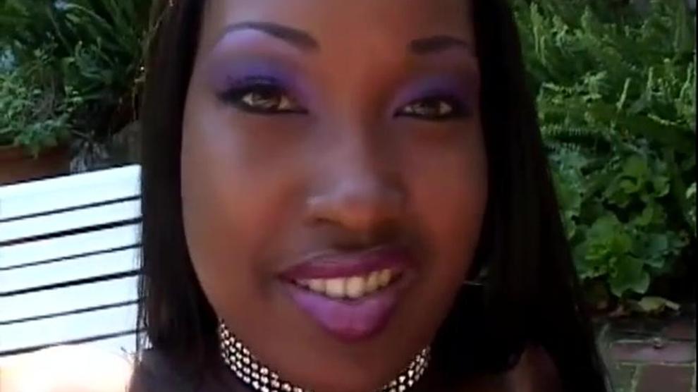 Outdoor Pounding With Gorgeous Angel Eyes