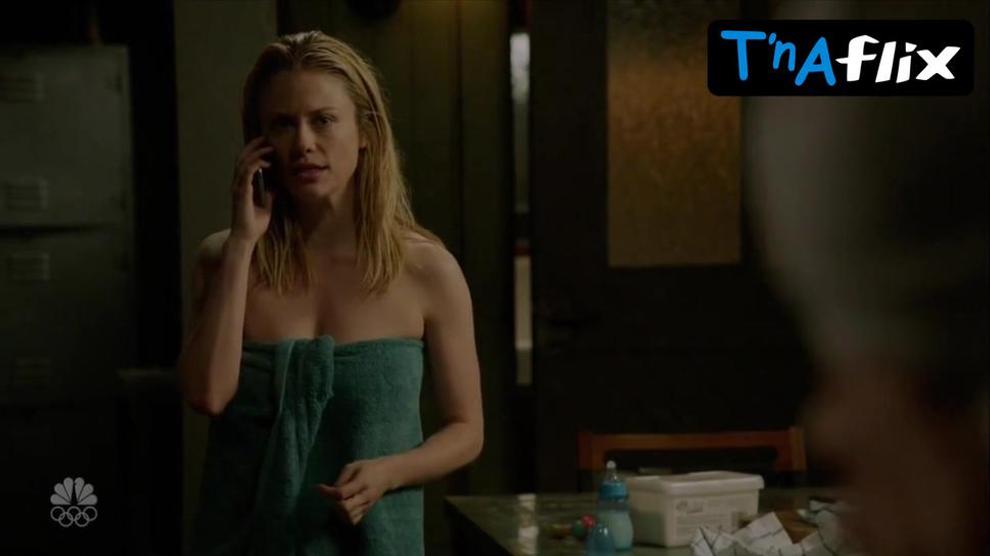 Claire Coffee Sexy Scene In Grimm
