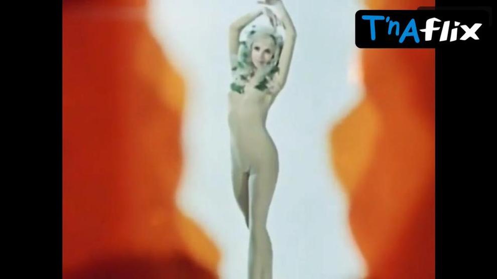 Natalya Sedykh Sexy Scene In Lyubov K Tryom Apelsinam