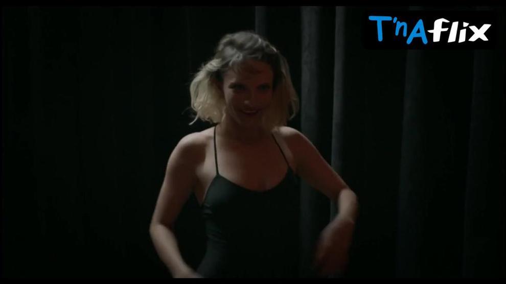 Paulette Hernandez Sexy Scene In El Rey De La Fiesta