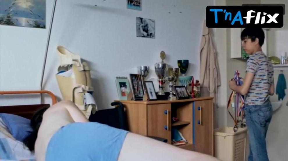 Marion Bott Breasts Scene In Sandstern