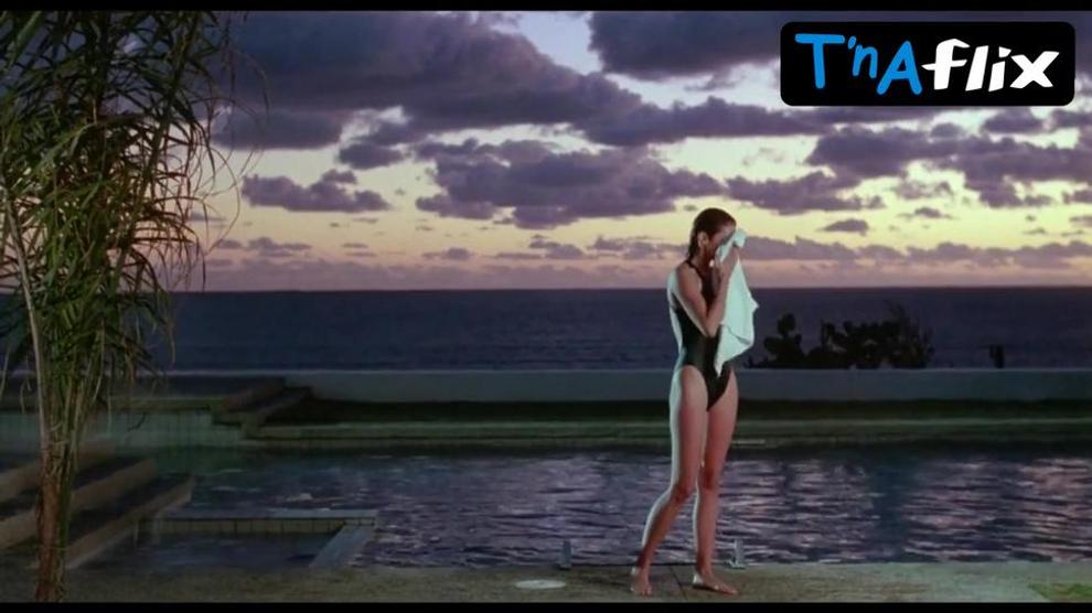 Carey Lowell Sexy Scene In Dangerously Close