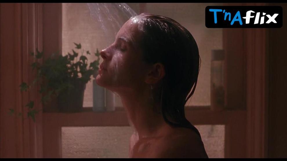 Julia Roberts Sexy Scene In Sleeping With The Enemy