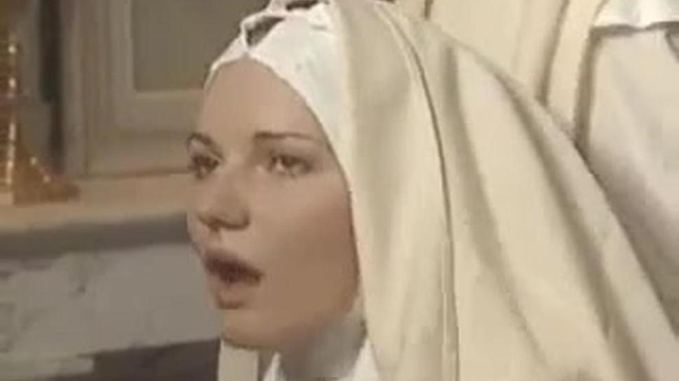 Dos Monjas Y Un Cura