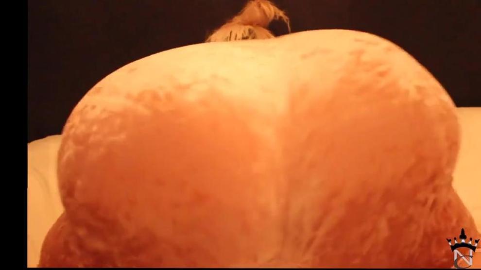 Natasha Crown Velvet Wobble